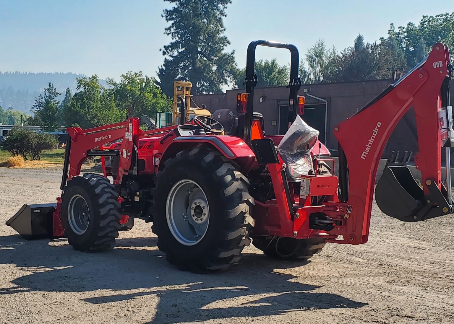 Mahindra 65B Backhoe - Keno Tractors